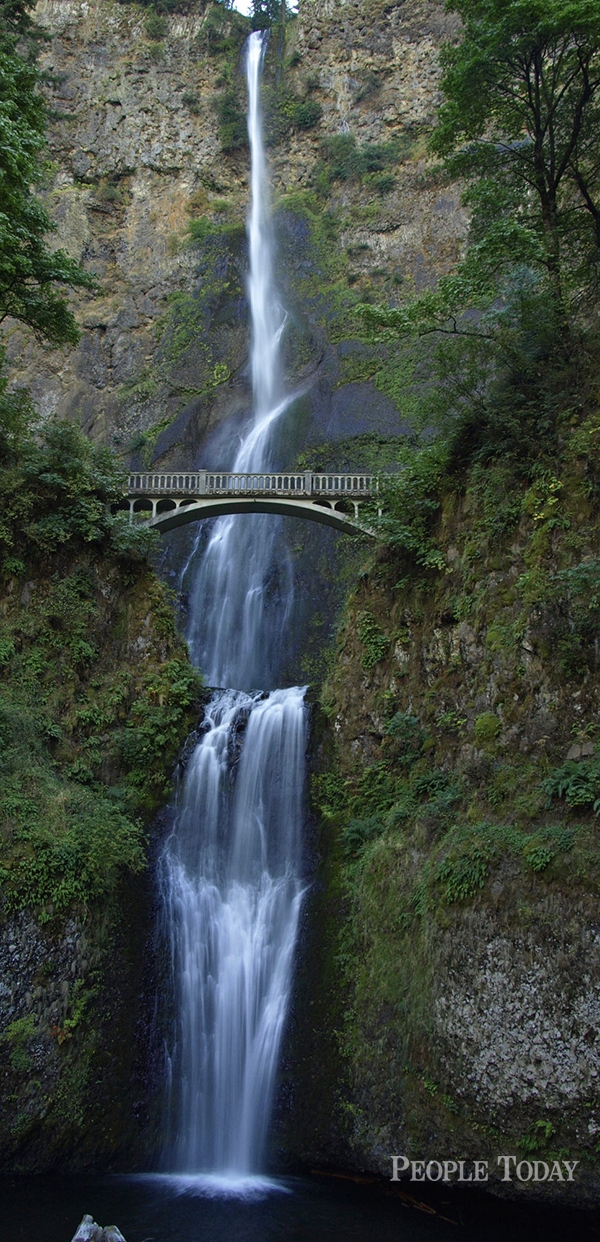 환상적인 장관을 뽐내는 멀트노마 폭포(Multnomah Falls)
